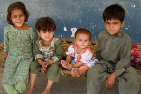 Más de 2 millones de niños pakistaníes no tienen qué comer y 3 millones ...