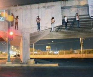 Aparecen más cadáveres colgados en un puente de México - Vigo al minuto
