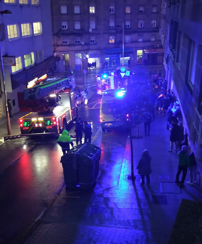 Un incendio obliga a desalojar un edificio de Padre Don Rúa - Vigo al ...